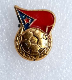 CSKA Moscow ball with flag badge (USSR, lacquer) | Badges \ Russia
