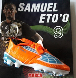 Keyring Samuel Eto'o football shoe (Puma official product) boot | Keyrings