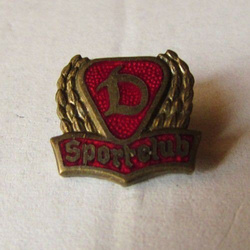 Dynamo SC Dreseden crest badge with golden wreath (East Germany, enamel ...