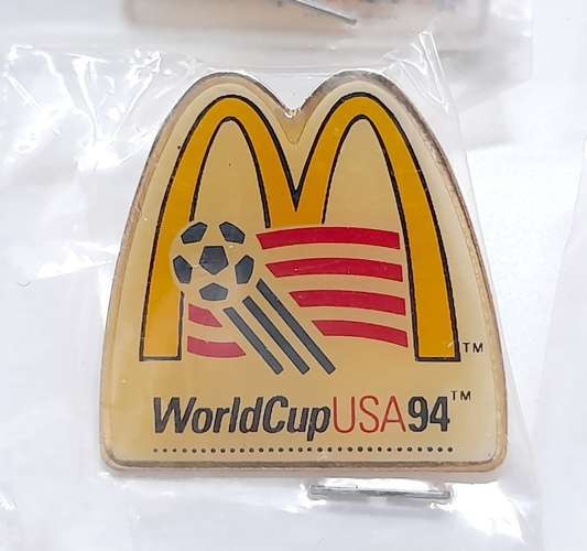 FIFA World Cup USA'94 National Teams set of 8 badges (official product ...