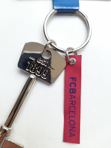 FC Barcelona key with a ribbon key ring (official product) | Keyrings