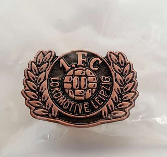 1.FC Lokomotive Lepzig crest with wreath, bronze badge (official ...